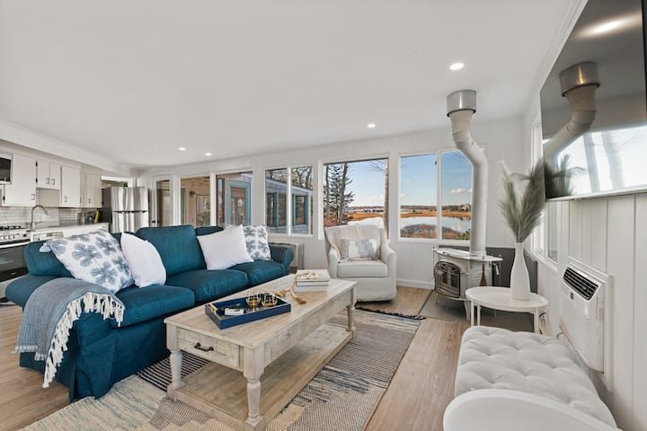 Waterfront 2br Retreat | Serene W Amazing Views - Woods Hole, MA
