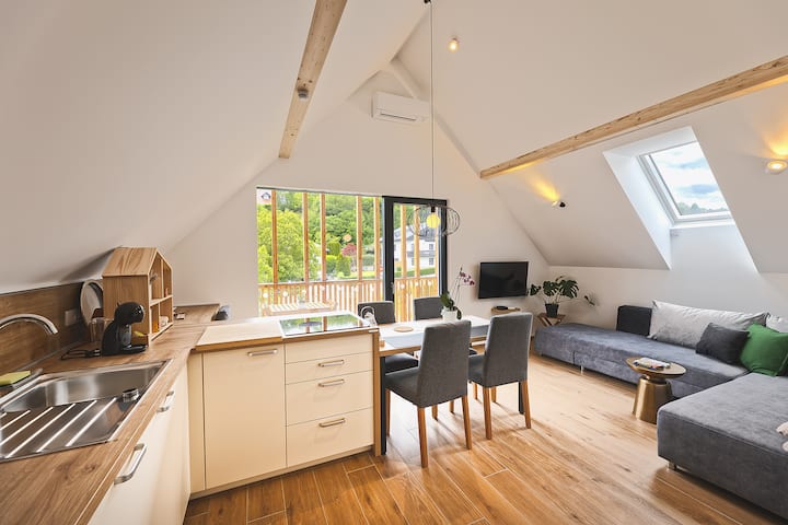 Nov,svetel In Prostoren Apartma Z Balkonom, - Bled