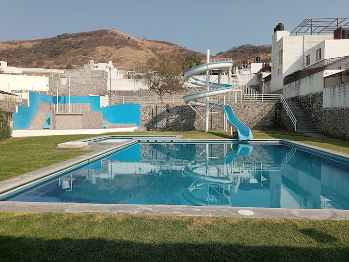 Casa Con Alberca Y Tobogán - Estacas