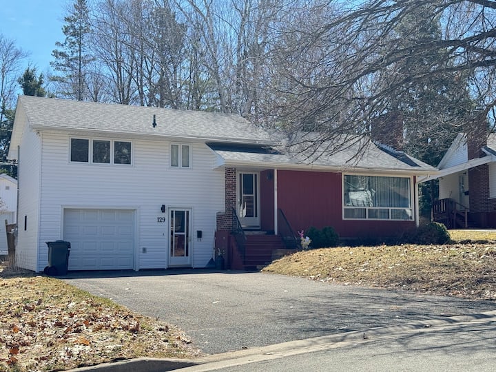 Stayhappy#4, Free Park & Laundry, Shared, Decent - Fredericton