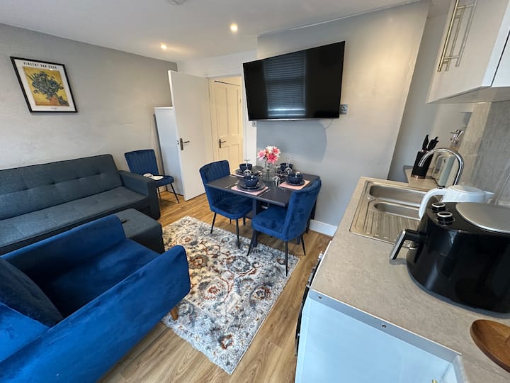 2 Bedroom Flat Free Parking - Aylesbury