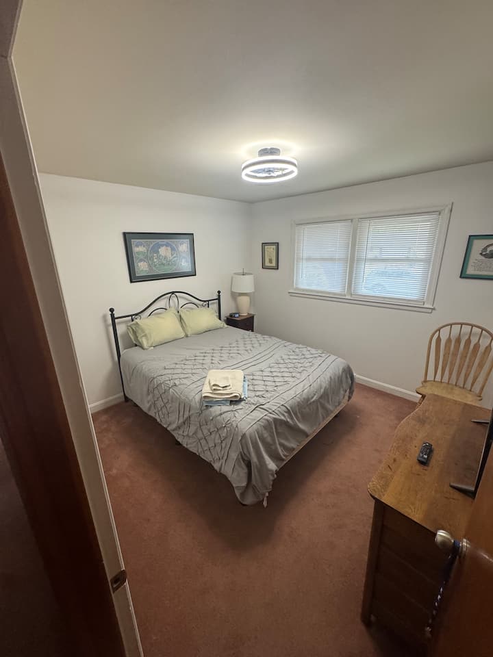 Single Irish Room With Pool - Charleston, SC