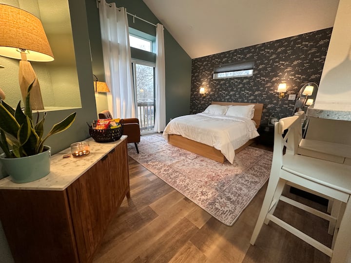 Cozy Casita Centrally Located - Colorado Springs, CO