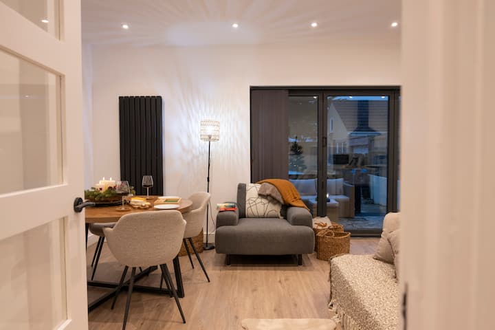 Newly Renovated Seaside Apartment - Christchurch, UK