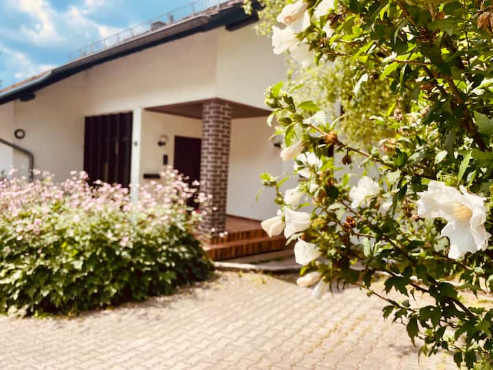 Großes Landhaus Mit Drei Wohnungen Und Garten - Weinheim