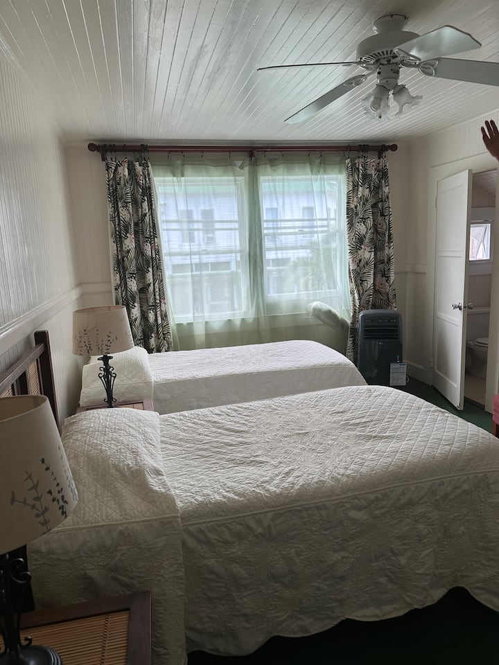 2 Twin Beds In Charming Historic House - Hilo