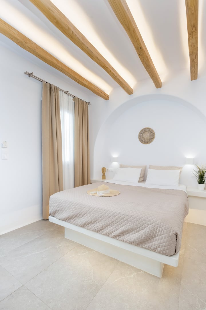 Dedalos Deluxe Double Studio 5' From Beach - Naxos