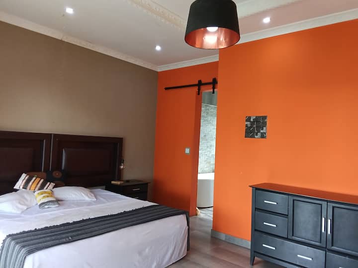 Modern Apartment In Lusaka | Quiet+wifi Near Malls - Zambia