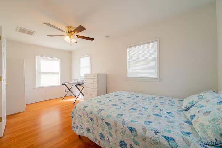 Charming Beachside Cottage - Seaside Heights, NJ