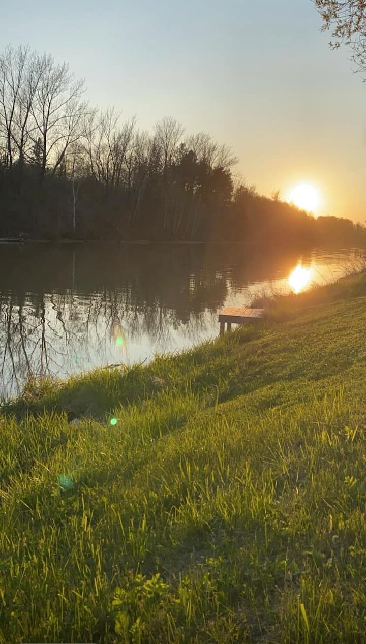 Little Green House- Riverfront Home - Temiskaming Shores