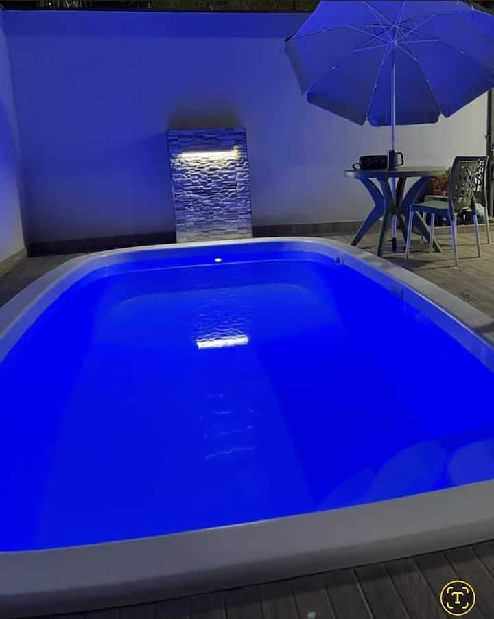 Casa Com Piscina Bem Localizada - Anápolis
