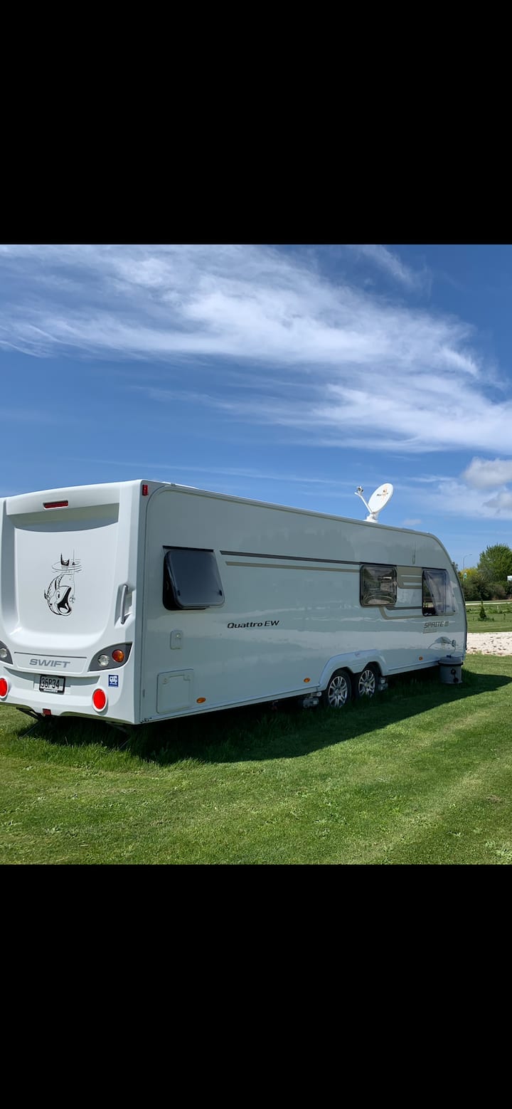 Superb Comfy Large Caravan At Our Boutique Rv Park - Hastings