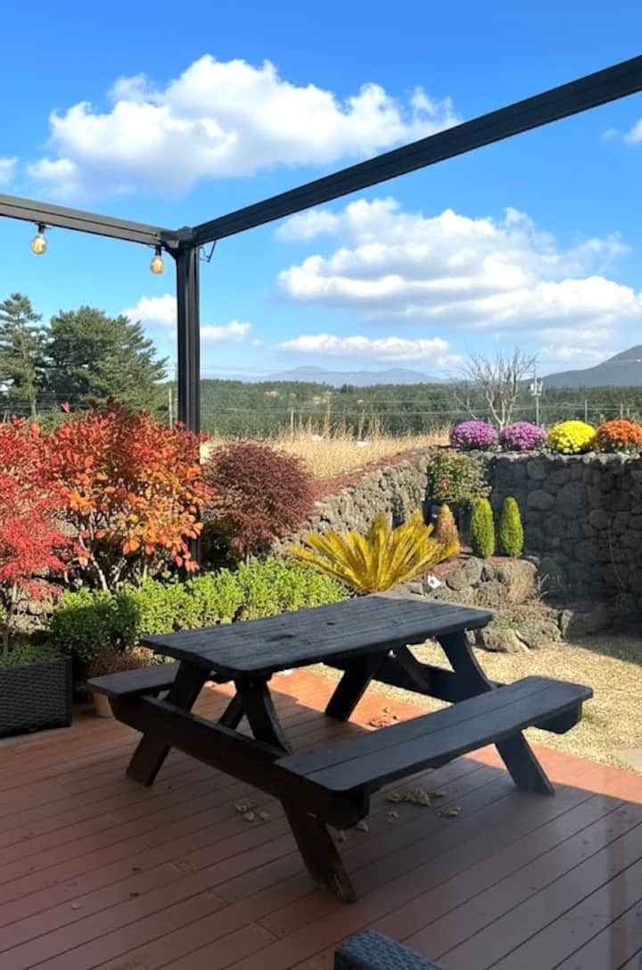 에어비앤비특가/공항20분/독채복층정원/풀옵션/바비큐/반려동물동반/최대7인 - Jeju