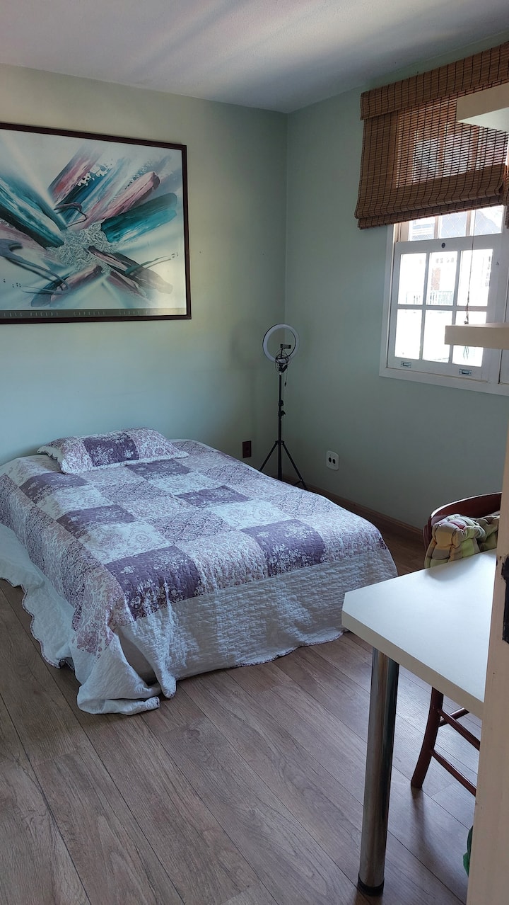 Quarto Agradável Para Mulheres E Para Temporada - Teresópolis
