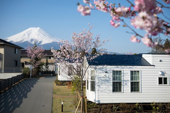 富士山駅１分｜37㎡＋ロフト15㎡｜２ベッド＋ソファベッド｜最大５名｜富士山ビュー｜専用駐車場 - Monte Fuji