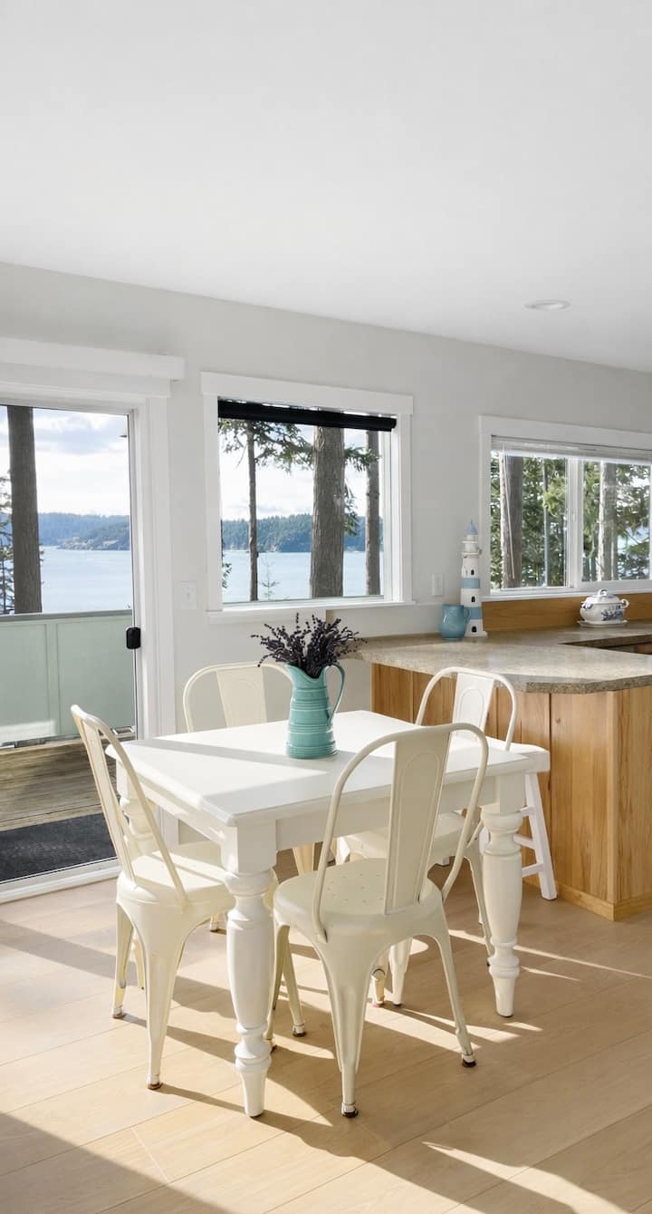 Oceanview Cottage, Sunset Views - La Conner, WA