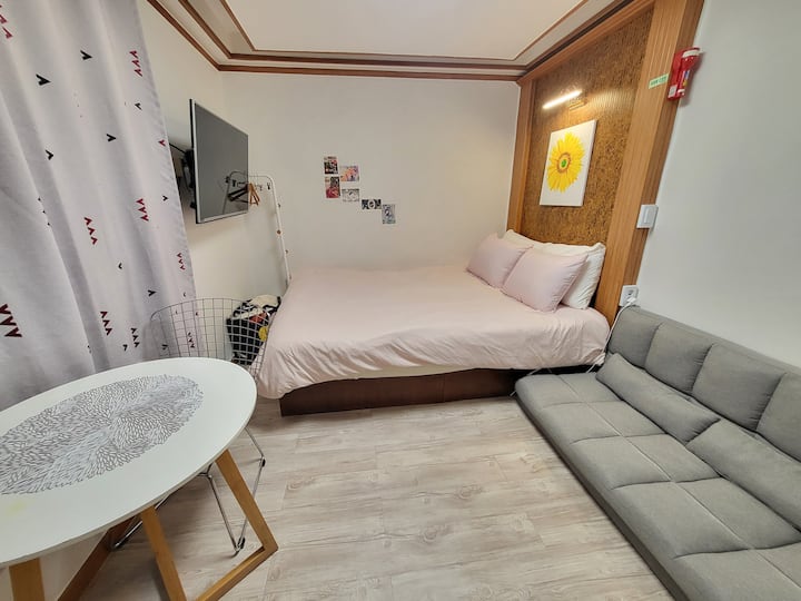 [화가의방 506]2호선 신림역초역세권3분/공항버스5분/홍대,강남,성수동/ 조식제공/짐보관 - South Korea