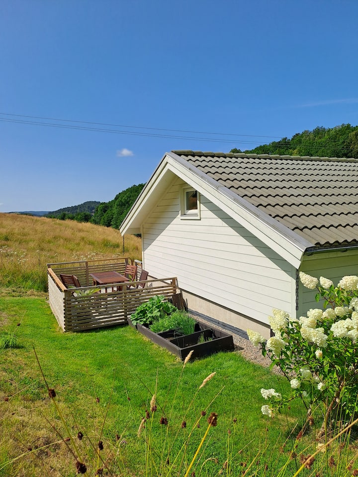 Modern Lgh Med Uteplats Vid äNgar, Skog Och Hav - Ljungskile