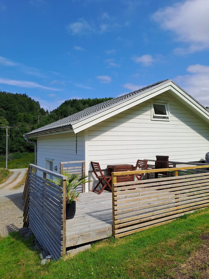 Modern Lgh Med Uteplats Vid äNgar, Skog Och Hav - Ljungskile