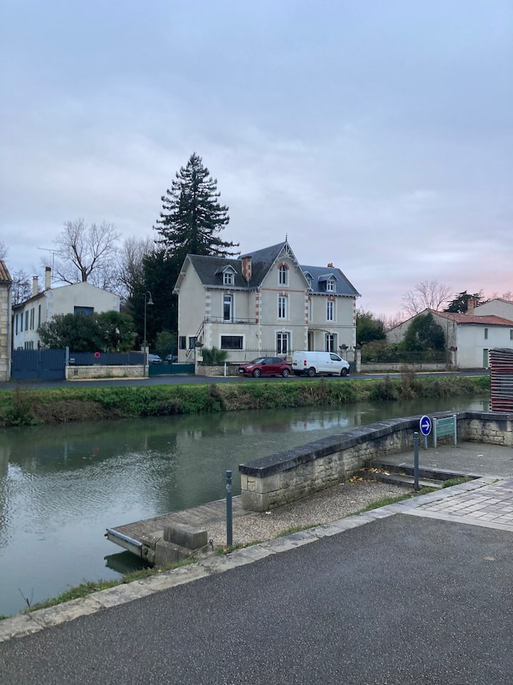 Bel Appartement De Charme - Coulon