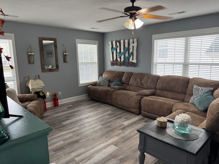 Ideal Home Away From Home - Knoxville, TN