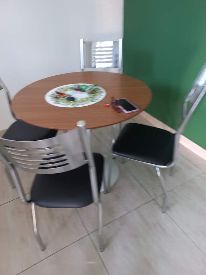 Uma Casa De Frente Para Rua Segura Excelente Local - Uberaba