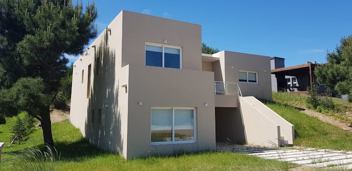 Hermosa Casa En Barrio Ecuestre. Costa Esmeralda - Pinamar