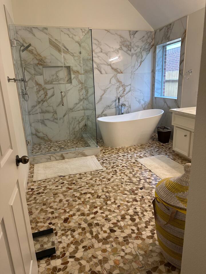 Travel Professional Bed/bath #3 - Spring, TX