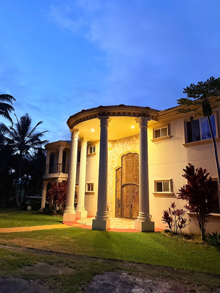 Family Retreat Near Akaka Falls – Sleeps 7 & Bbq - Hakalau, HI