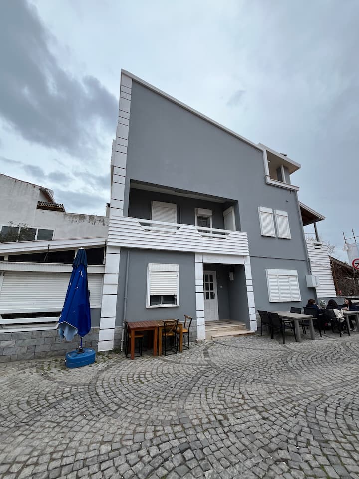 Urla Iskelede Büyük, Bahçeli Ev - Urla