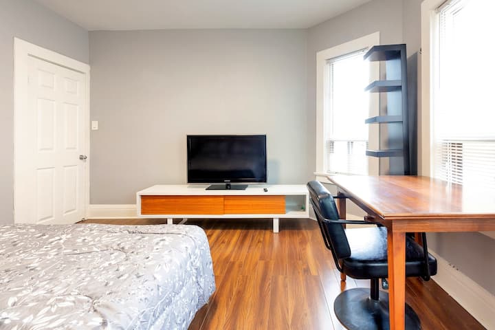 Lucky Nickle Retreat |2br W/ Private Entry+parking - Toronto