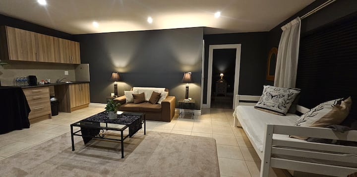 Private One Bedroom Flat At Belle Vie Guesthouse - Pretoria