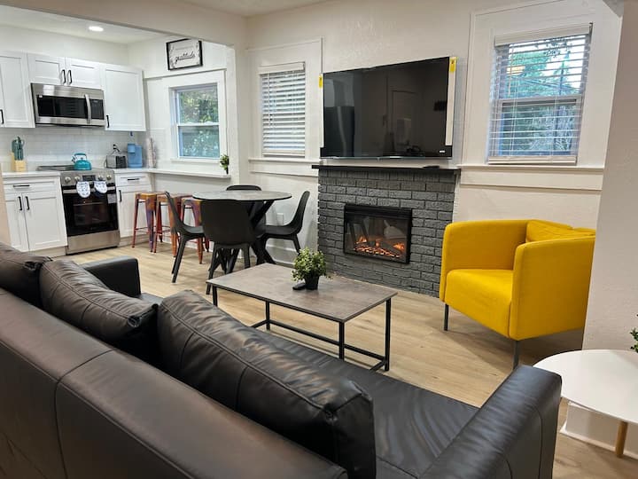 Downtown Zen 2-bedroom Bungalow - Saint Petersburg, FL