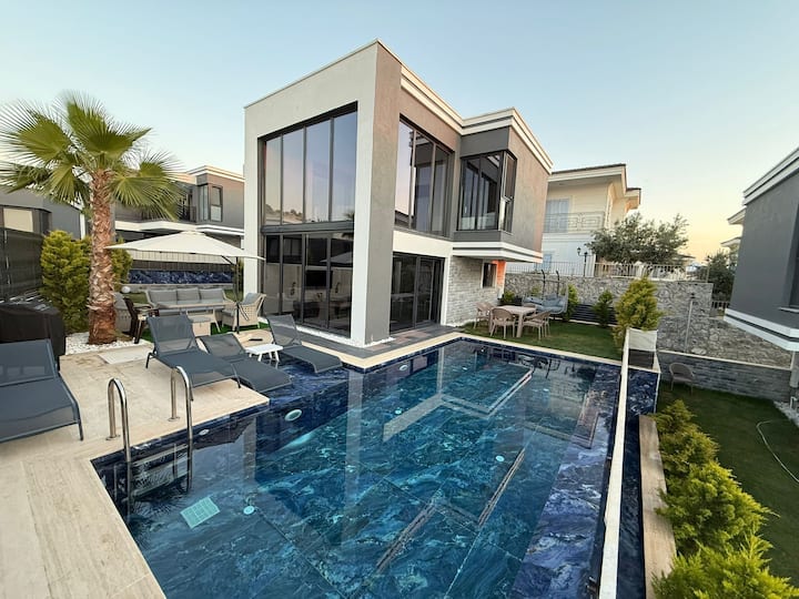 Kuşadası'nda ÖZel Havuzlu Lüx Villa (Neptün) - Davutlar