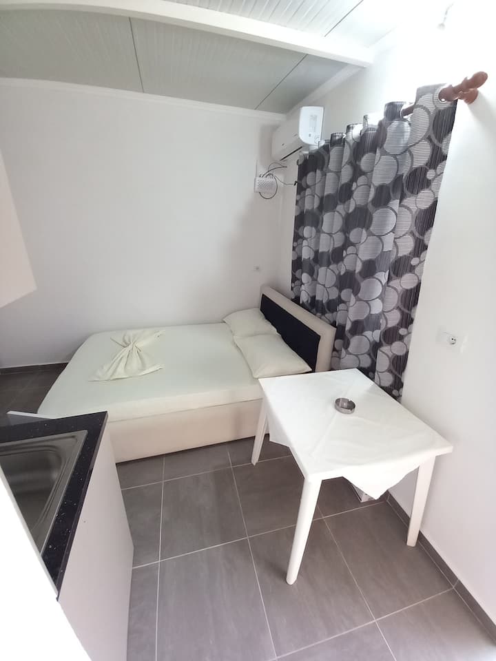Apartement Flori For 2 People
Nr: 3 - Ksamil