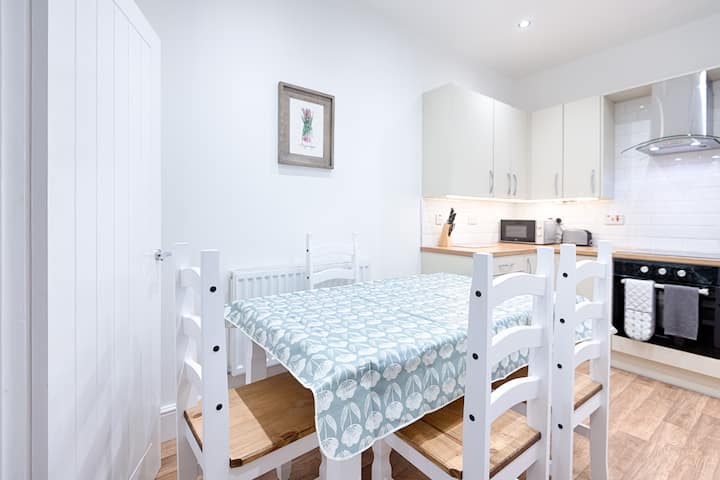 Spacious 4br Home With Garden, Swansea - Swansea