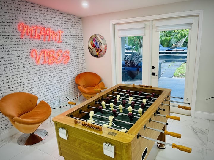 Double King Modern Villa. Outdoor Bar & Grill - South Miami, FL