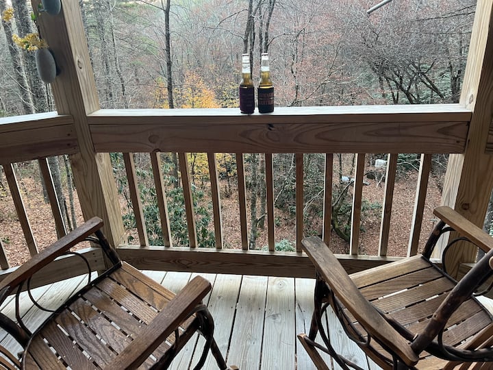 Cozy Mountain Cabin Getaway - Highlands, NC