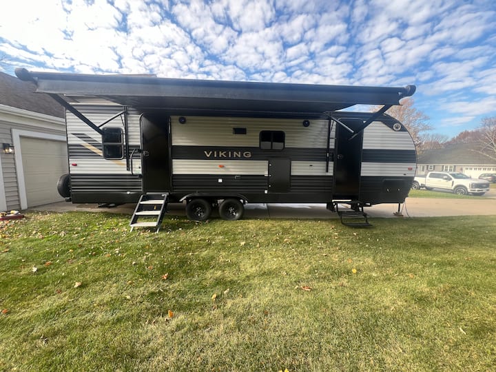 Camper At Bar Shuttle Available - Green Bay, WI