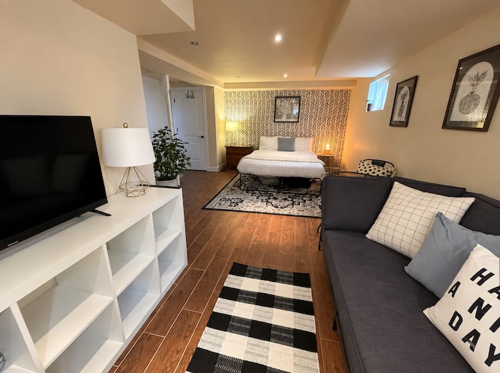 Cozy Guest Suite Just 3 Blocks From King Street! - Alexandria, VA