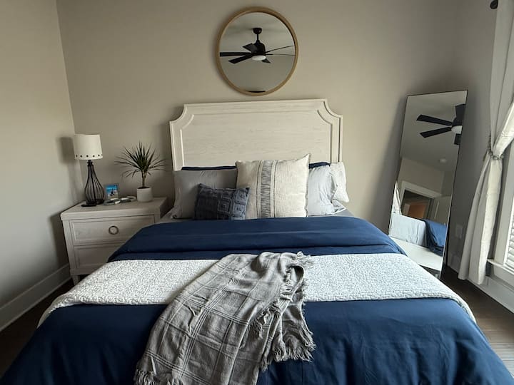 Beautiful Home-private Bed/bath! - Huntsville, AL