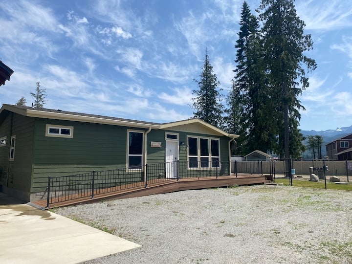 Moose Lounge At Priest Lake Near Elkins & Nordman - Priest Lake, ID