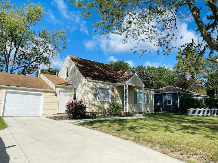 Pet Friendly Getaway, 2 Min Away From Coliseum - Fort Wayne, IN