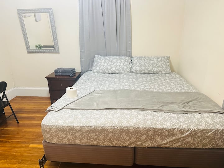 Kazul Airbnb Kingbed - Londonderry, NH