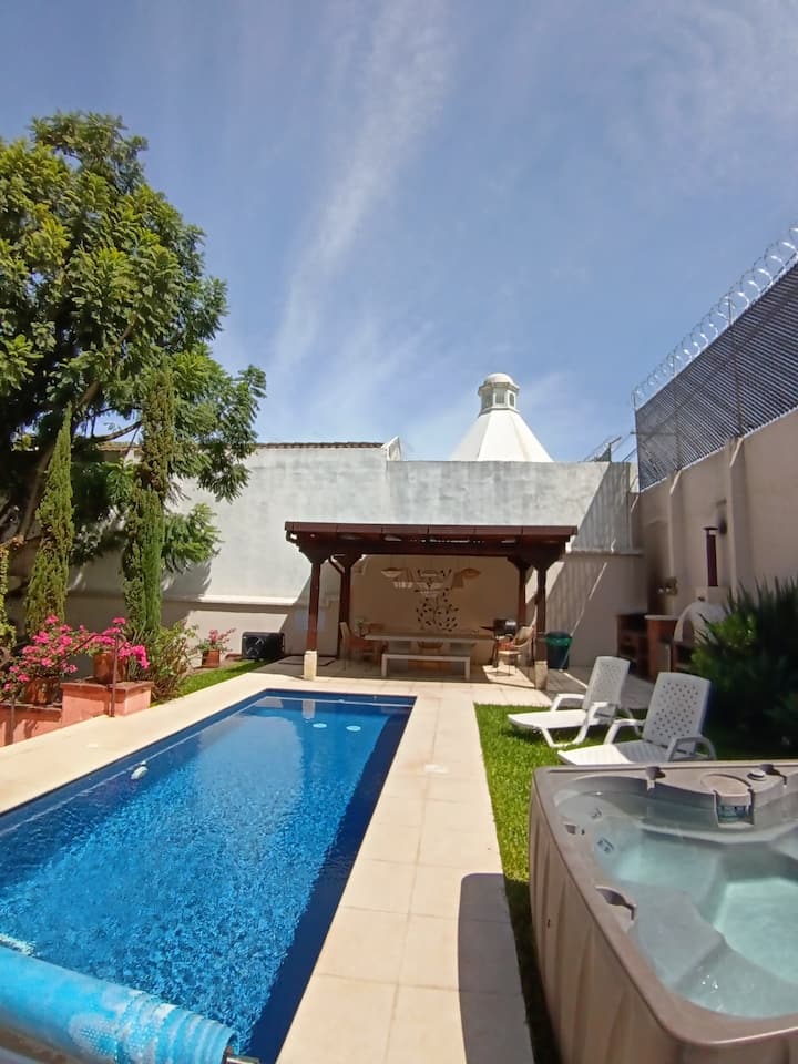 Luxury Antigua Escape | Heated Pool & Hot Tub - Guatemala