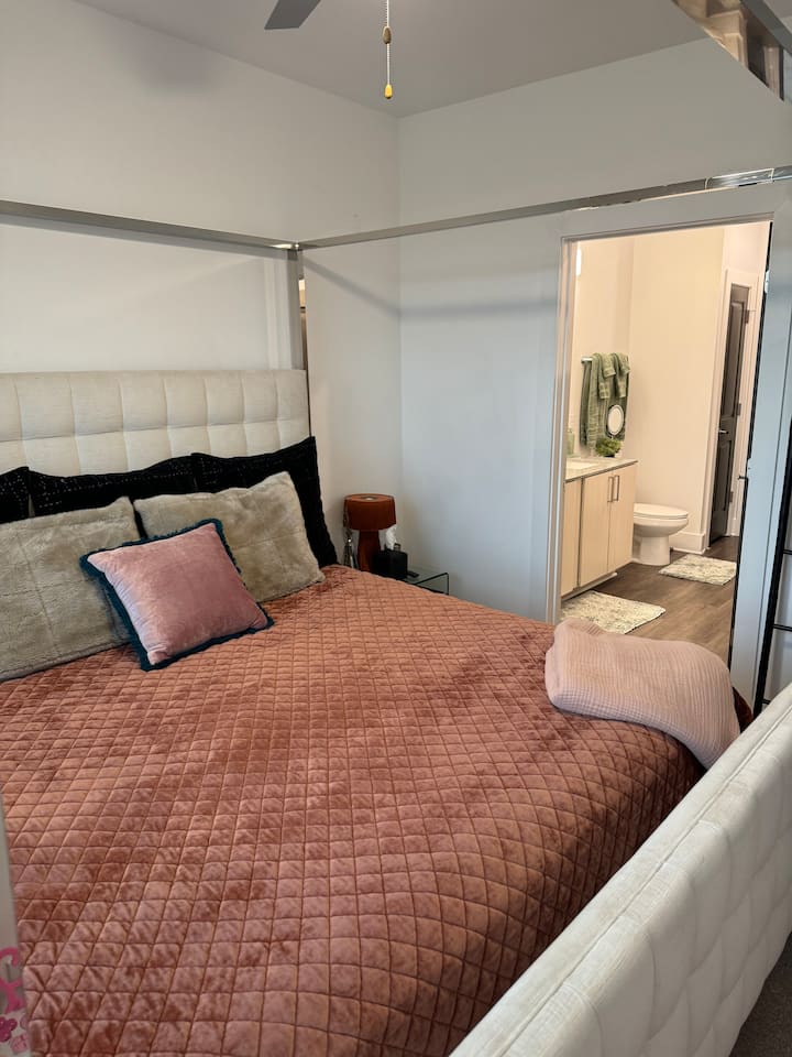Stylish 1 Bedroom | Pool & Gym - Suwanee, GA