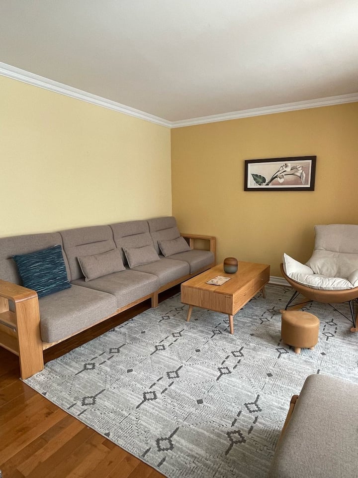 Cozy House In Brossard - モントリオール