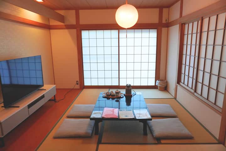 大人数団体様、複数家族向け。日本の伝統的宿街にある民泊 - Kuwana