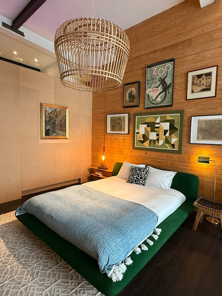 Designer Suite With Large Tub Close To The Station - Gand