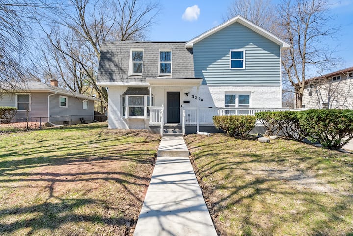 Amazing Daniela’s Lodge - Lansing, MI